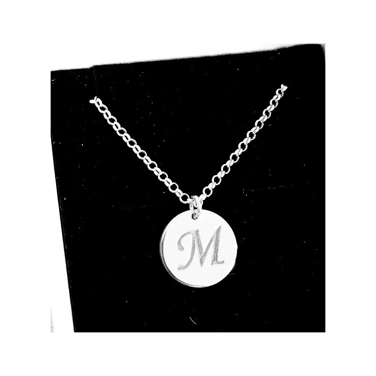 Medalla con inicial grabada (cadena incluida) plata de ley